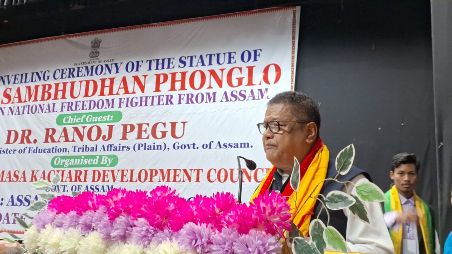 Dr. Ranoj Pegu unveils statue of Veer Sambhudhan Phonglo at Assam ...